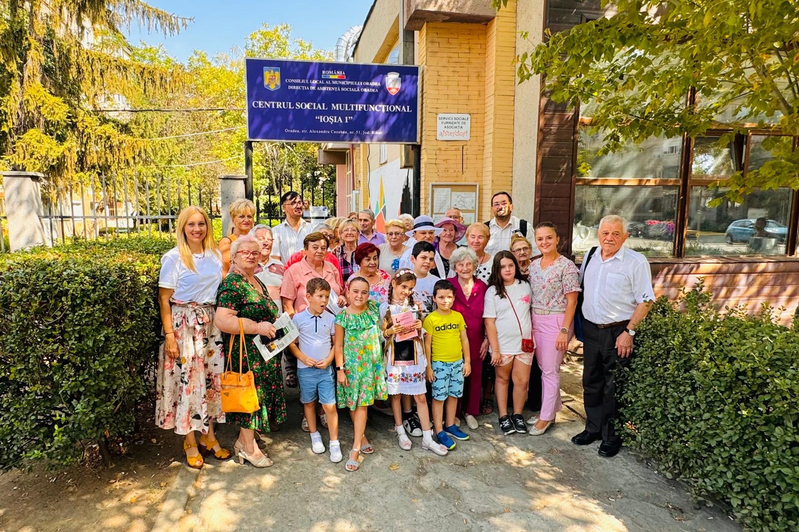 Seniorii din comunitate au sărbătorit Ziua Limbii Române la Centrul ...